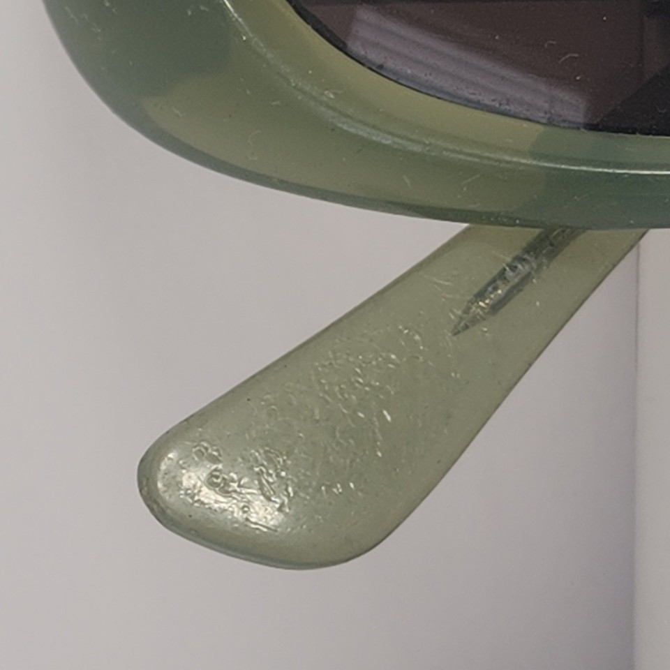 HALSTON H113 6 Lifestyle Green Oval Sunglasses – Retro Y2K Vibe 49-18 ...