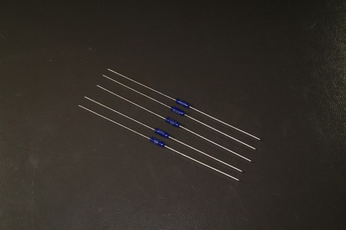 Lot of 5 RLR07C1302GS Vishay Metal Film Resistor 13k Ohm 250mW 1/4W 2% ...
