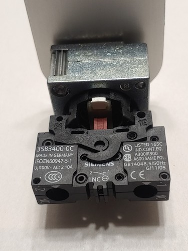 Lot of 2 Siemens 3SB3400-0C Black Push Button 3SB34000C POWER OFF ...