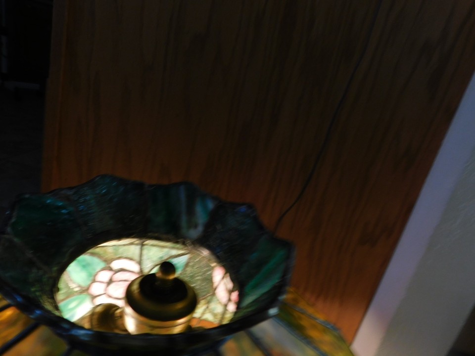 25-1041 Vintage 22" Brass Cherub Lamp w/ Tiffany Style Stained Glass ...