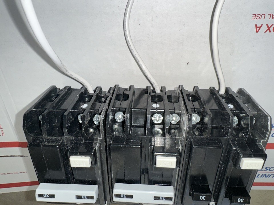 GFTCB230 1PC EATON BR STYLE 2 POLE 30A GFCI CIRCUIT BREAKER W/ CUT ...