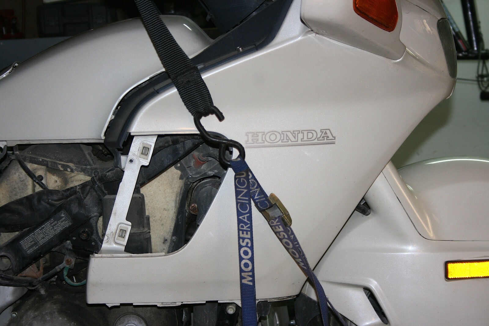 1989 HONDA PC800 PACIFIC COAST RIGHT FRONT UPPER FAIRING COWL (PC-59a ...