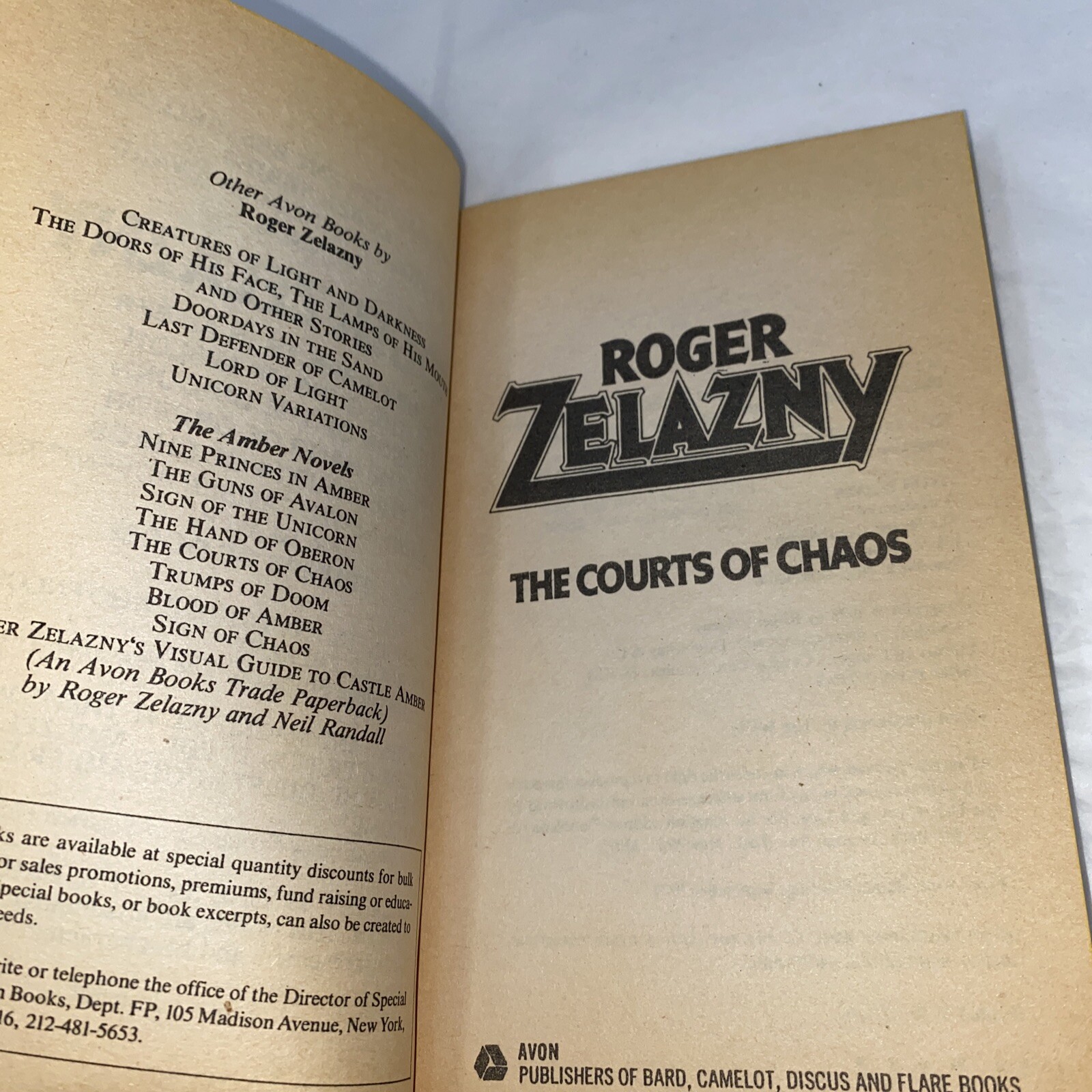 1979 THE COURTS OF CHAOS Amber Series Roger Zelazny Avon Sci Fi ...