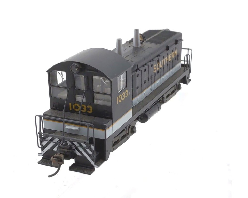 Kato 37-119 HO Scale Southern Railway EMD NW2 Diesel Switcher #1033 ...