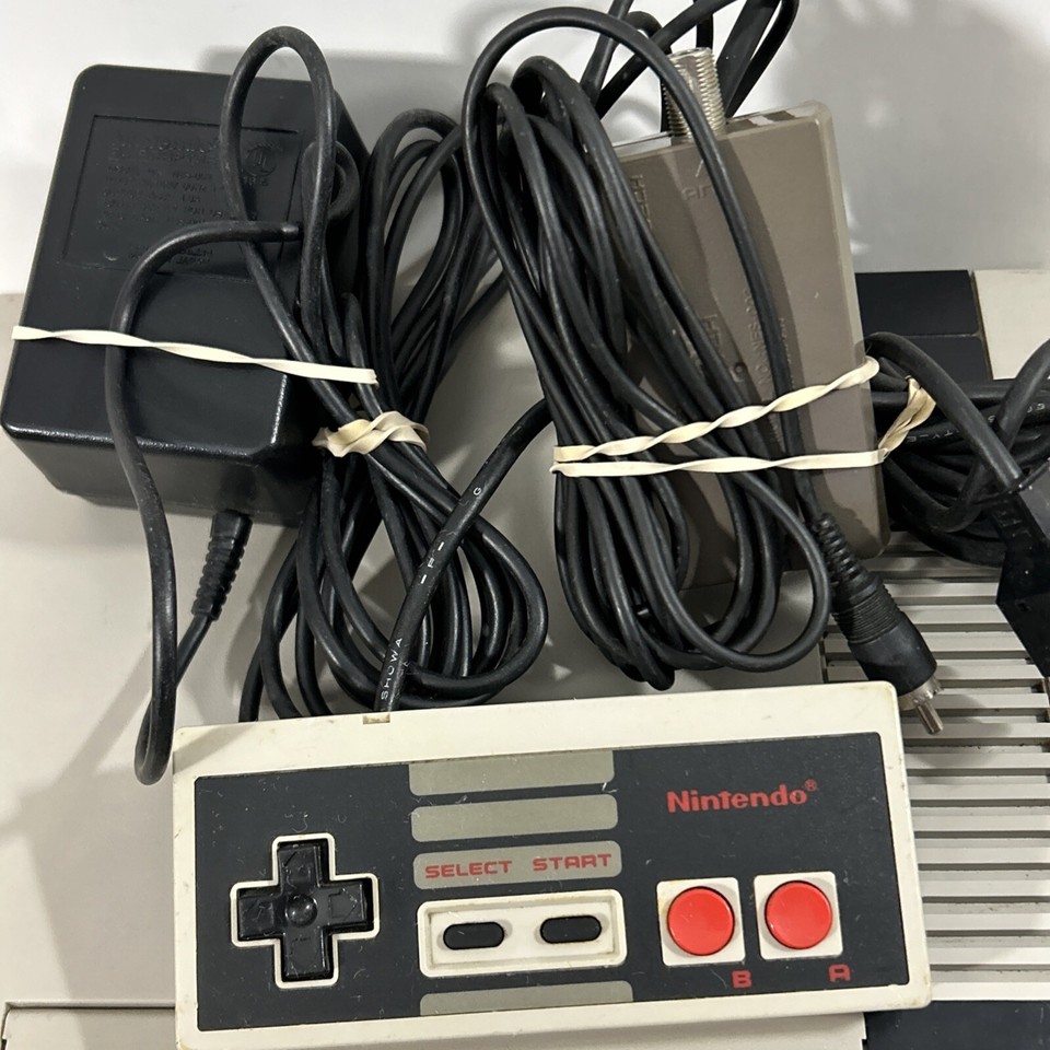 Nintendo Original NES-001 Entertainment System NES Console Bundle ...