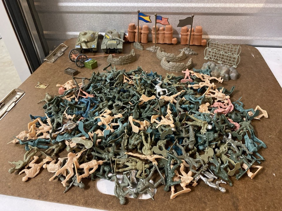 200+ Vintage Lot Of Army Men Tanks And Accessories Green Tan Gray With ...