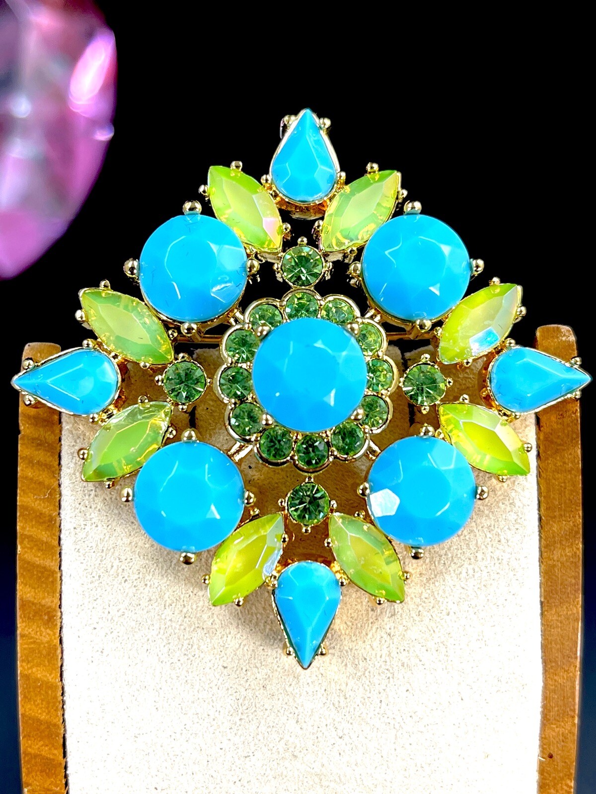 JOAN RIVERS FAUX TURQUOISE CABOCHON VASELINE GREEN STONE MEDALLION ...