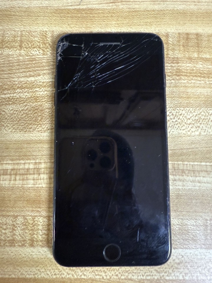 iPhone 7 Plus 32GB Black Cracked Screen PARTS ONLY | eBay
