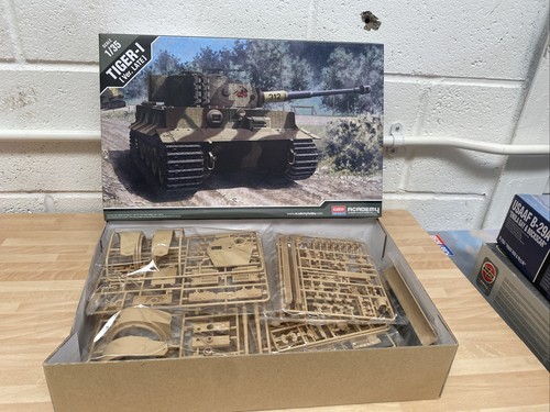 ACADEMY 1:35 TIGER I TANK LATE VERSION 13314 MODEL KIT GERMAN ARMY WWII ...