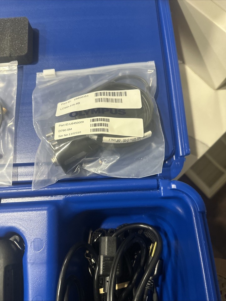 Olympus 38DL PLUS Ultrasonic Thickness Gauge Kit Tester Powers On NEW ...