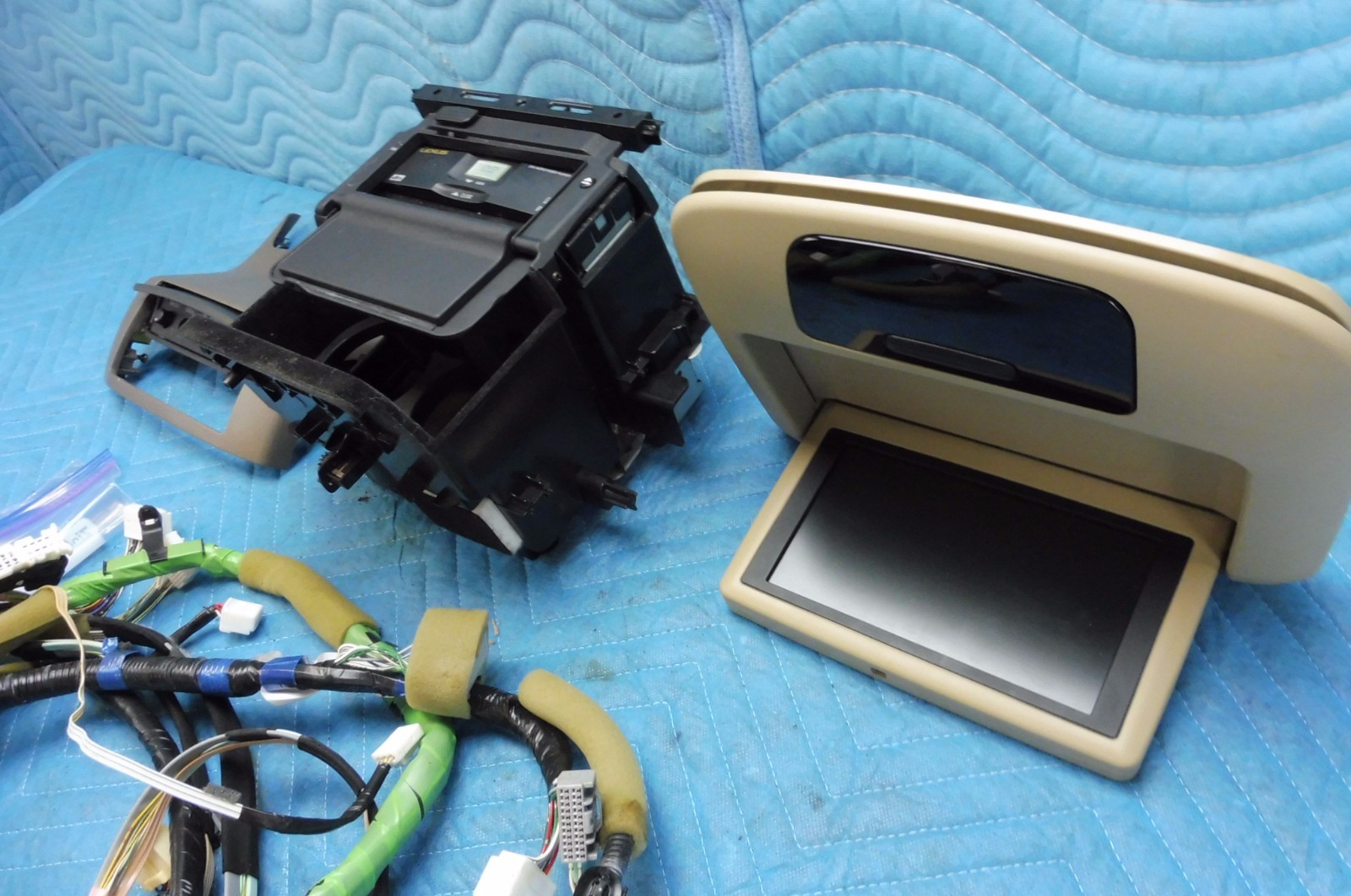 Lexus GX470 TV DVD Rear Entertainment System Full Set 2003-2009 OEM | eBay