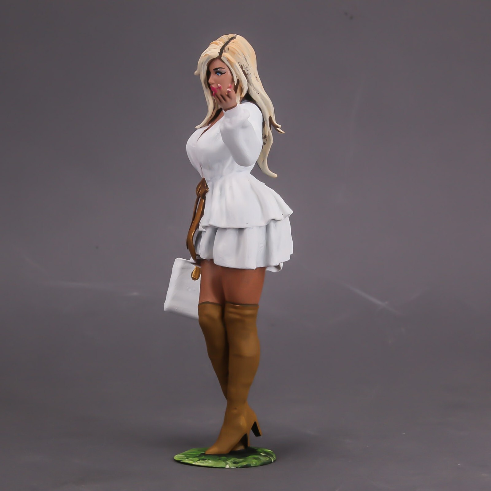 Scale Figure painted blonde Woman girl with a handbag in boots S313 ...