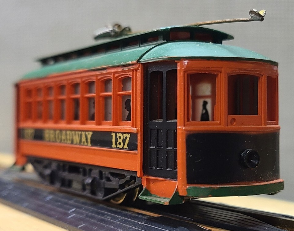 TYCO, #214G, BROADWAY POWERED TROLLEY CAR #137, GAY NINETIES, PLASTIC ...