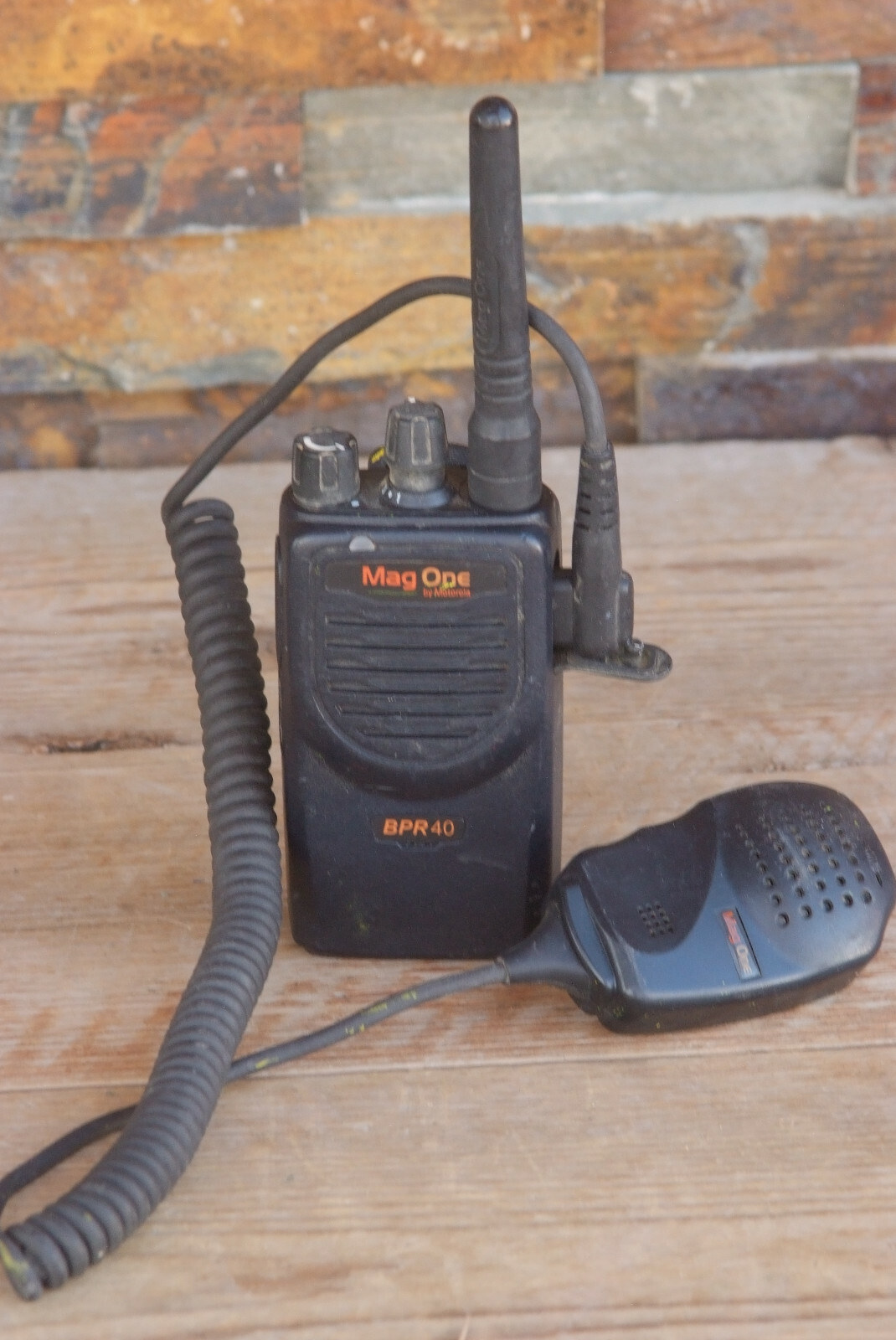 Motorola MAG ONE RADIO AAH84RCS8AA1AN BPR40 8ch UHF w Mic PMMN4008A | eBay