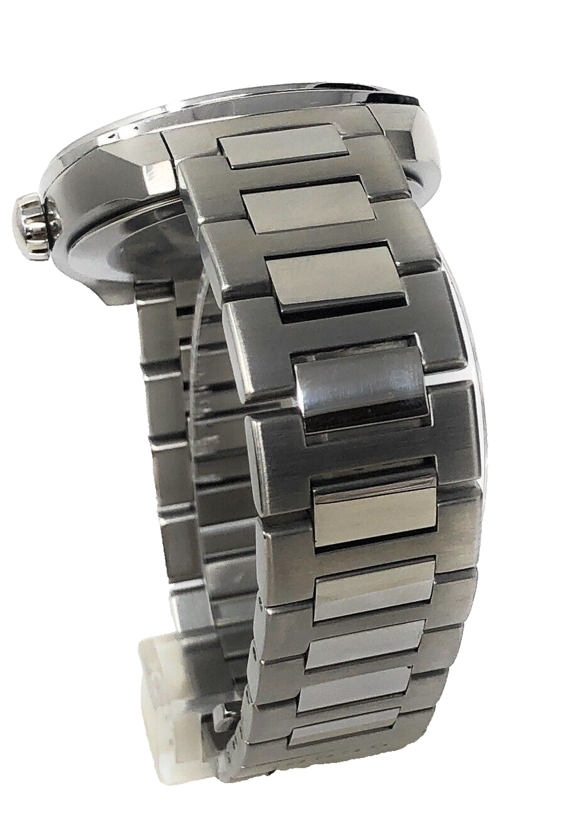 Gucci Men's Watch Silver Tone / Blue Dial / 142.3 / WR 10 Gucci Men's Watch Silver Tone / Blue Dial / 142.3 / WR 10
