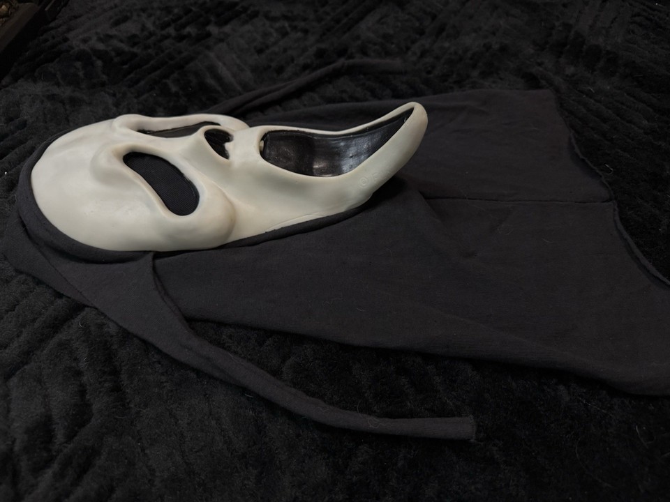 Vintage Ghost Face Scream 2 Gen 2 Mask Cotton Shroud Glow Fun World Div ...