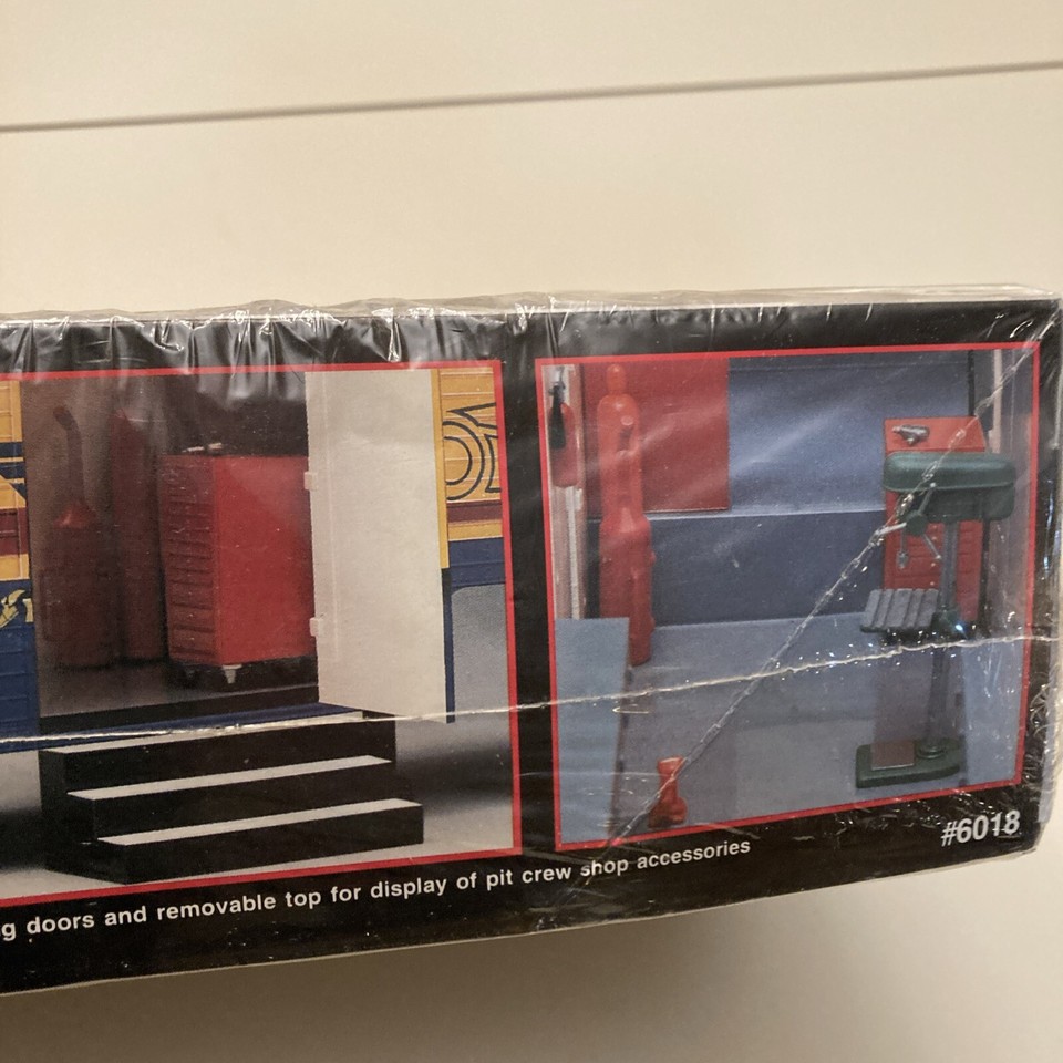 AMT Ertl 6018 1/25 Galles-Kraco Indy Car Transporter Trailer Plastic ...