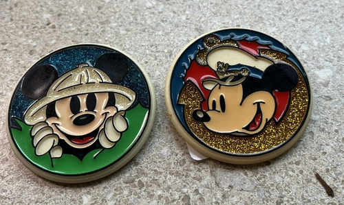 E1701~ 2 VNTG MICKEY MOUSE GLITTER PLASTIC PINBACKS BUTTON PIN SAFARI ...