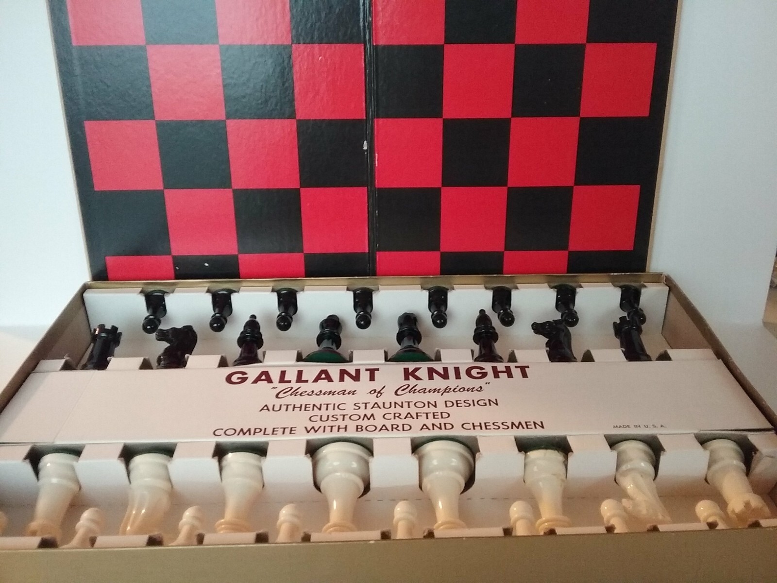 Vintage Gallant Knight Chessman Of Champions Chess Set Staunton Design ...