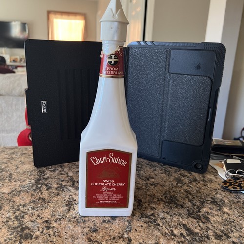 VTG Cheri-Suisse Swiss Chocolate Cherry Liqueur Bottle 23/32 Quart Size ...