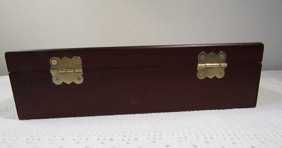 BENTLEY'S Finest Teas Wooden & Red Felt Display & Storage Box ...