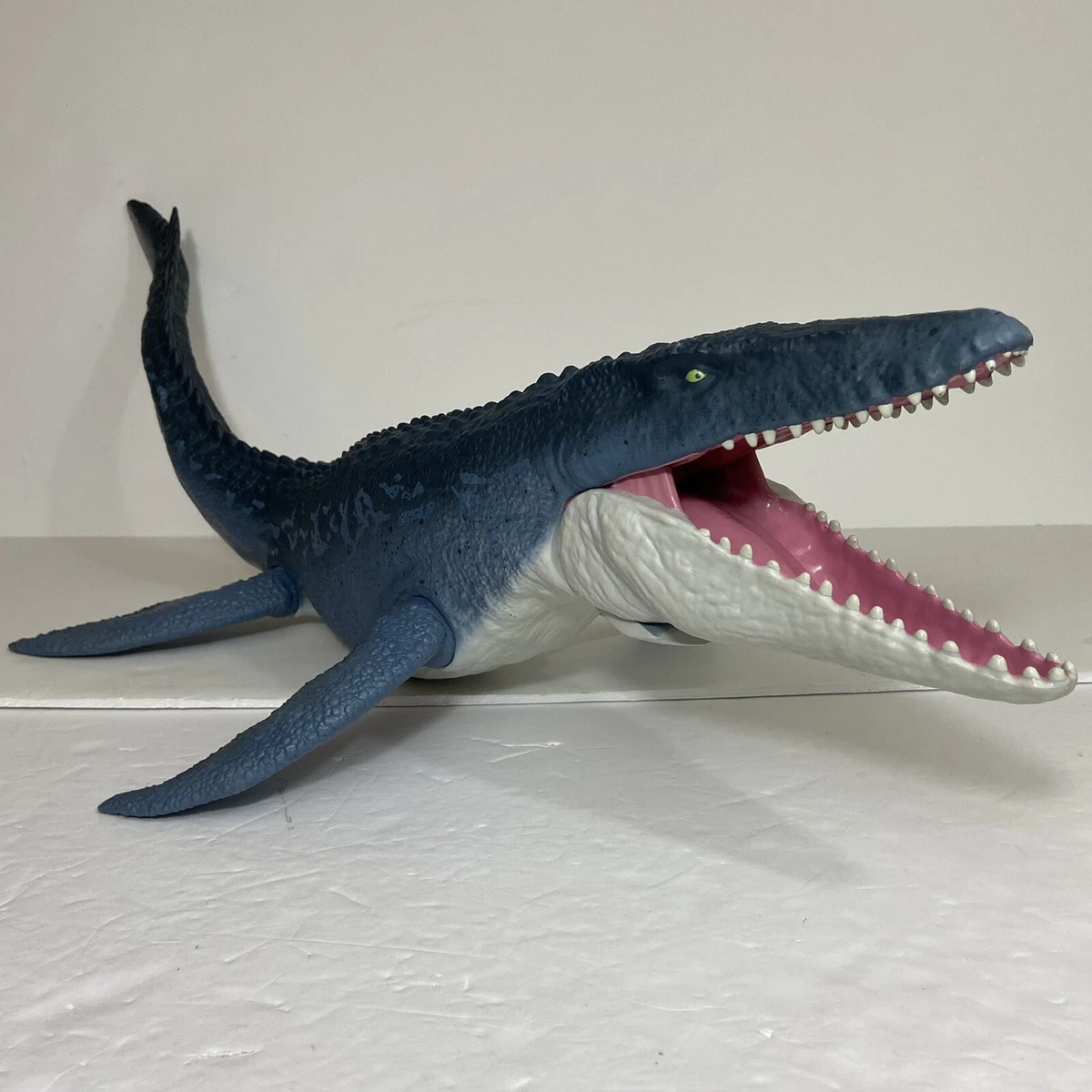 Jurassic World Mosasaur Feeding Show