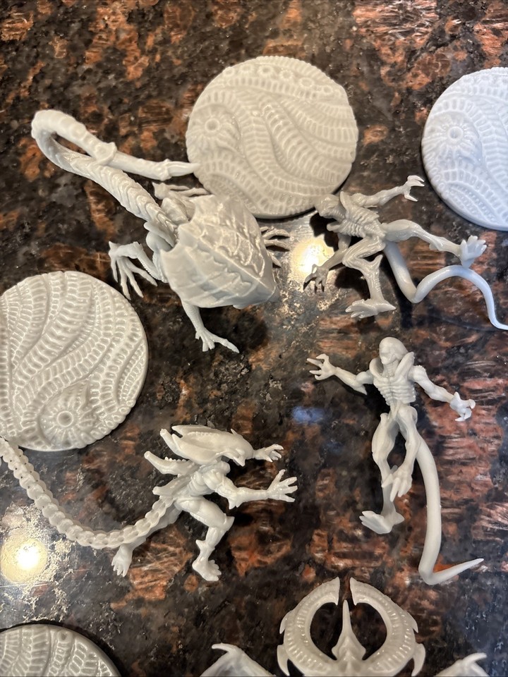 Xenomorphs & Predator Figure Lot (Flying Queen) Papsikels Miniature AvP ...