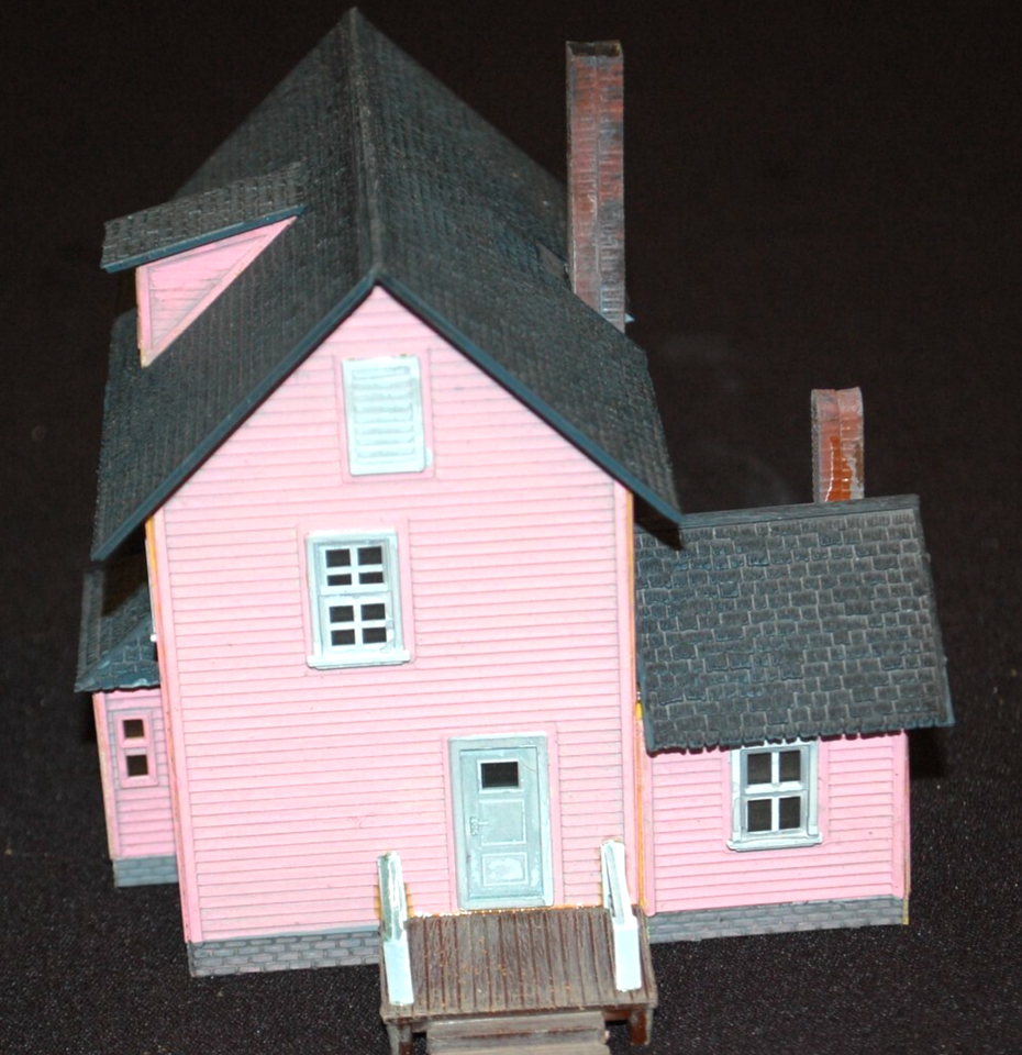 Pink Pussycat Brothel w/Figures HO 1:87 Scale AHM Built & Painted ...