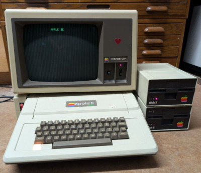 Vintage Apple II Plus Computer Monitor III CRT Monitor 2x Disk II ...