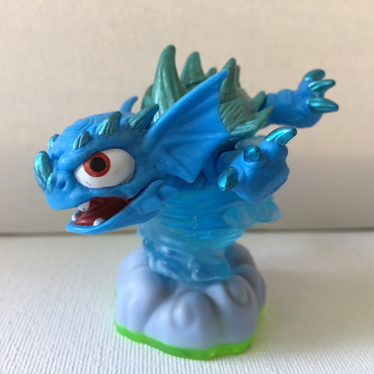 Skylanders Gigantes Warnado