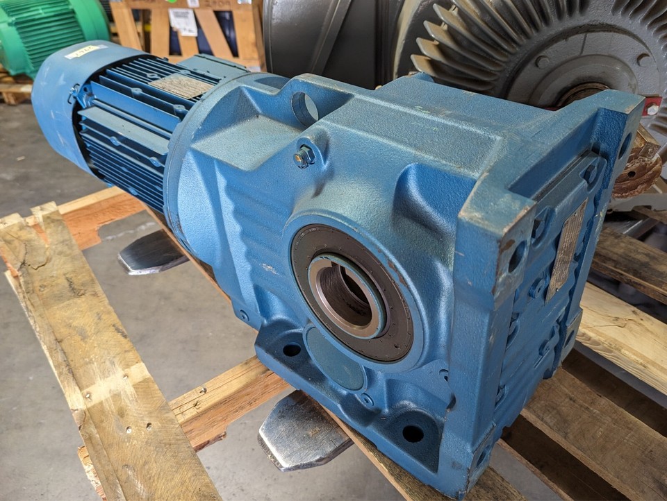 NEW SEW EURODRIVE GEAR/BRAKE MOTOR / DRE100L4 3 HP 230/460 VOLT 147.32 ...