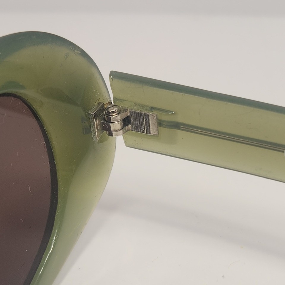 HALSTON H113 6 Lifestyle Green Oval Sunglasses – Retro Y2K Vibe 49-18 ...