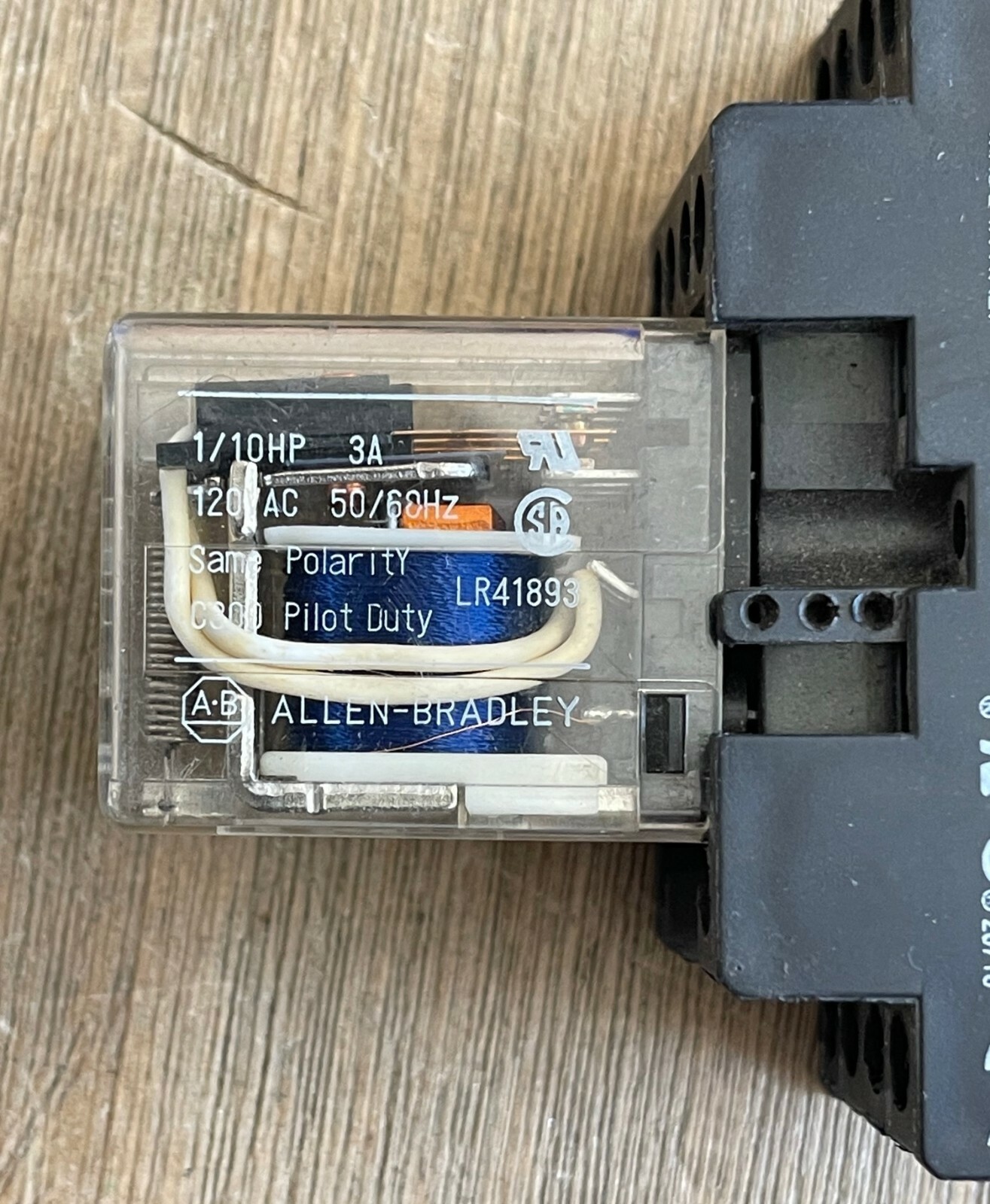 ALLEN BRADLEY 700-HC14A24 SER A RELAY 24VDC 14 PIN W/700-HN103 SER B ...