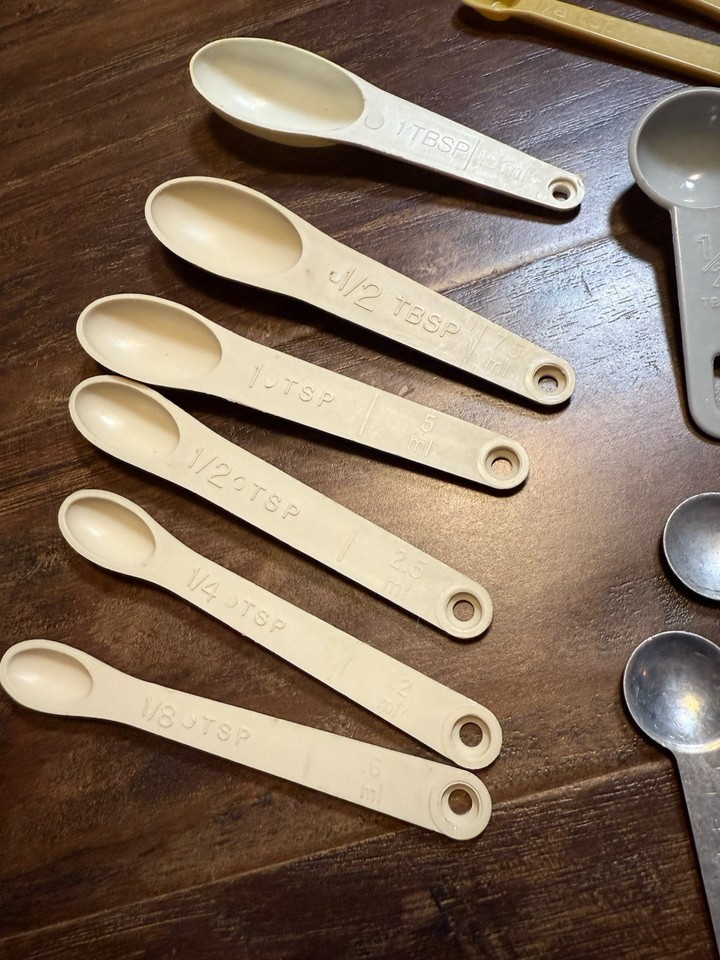 Vintage Measuring Spoons Lot of 15 Mixed Plastic & Stainless Steel ...