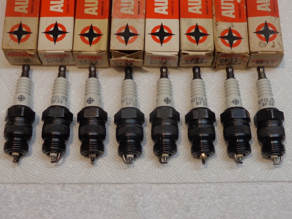 ( 8 ) ..'NOS' Ford ‘Autolite’ BF-32 Spark Plugs …‘STAR LOGO’... Made in ...