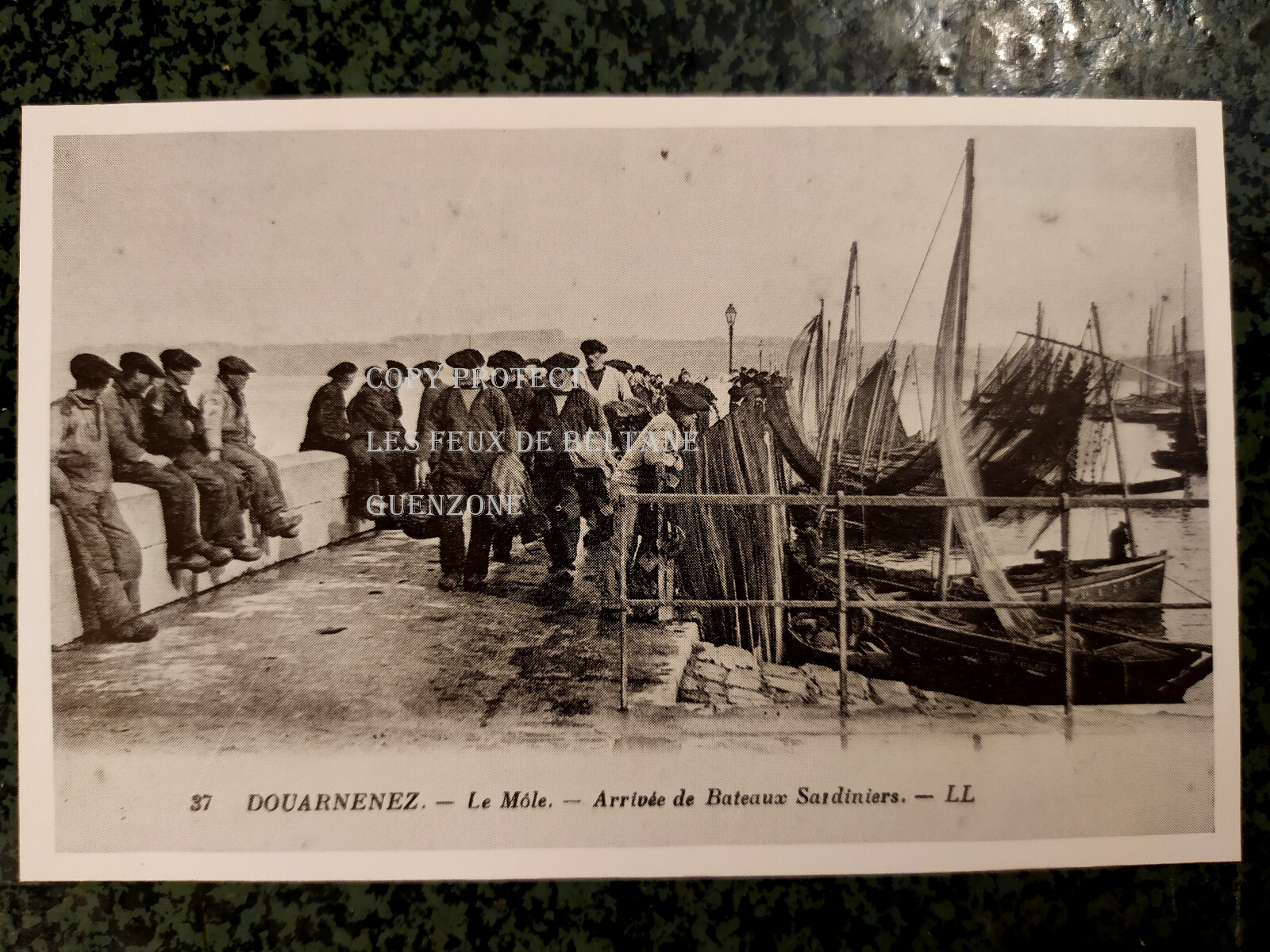 DOUARNENEZ ARRIVEE DES BATEAUX SARDINIERS Arriving sardine boat photo ...