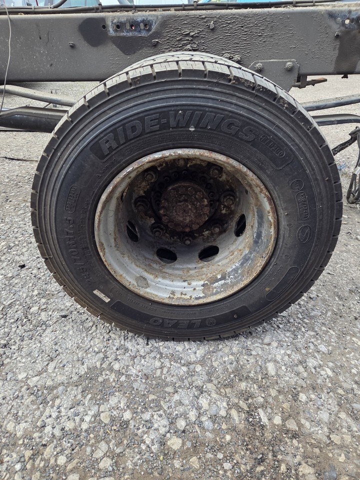 DAF LF 180 wheel & tyre 245/70 R17.5 8 Stud - INNER RIM & TYRE 2420907 ...