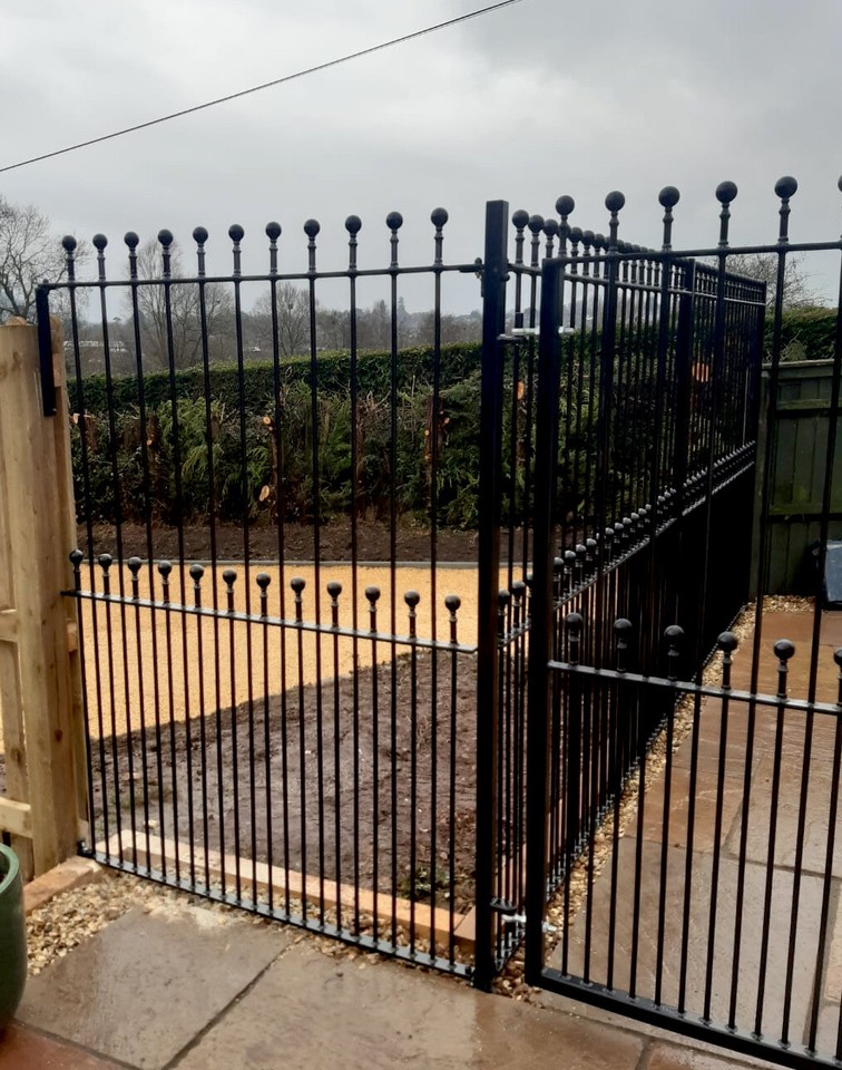 HIGH QUALITY - SQUARE STEEL GATE POST / WROUGHT IRON RAILING POST - S/M ...