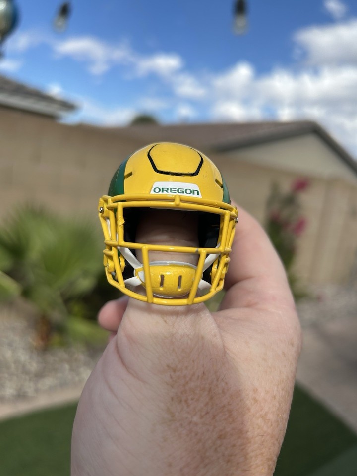 Riddell Oregon Ducks Pocket Pro Size Football Helmet Collectible | eBay