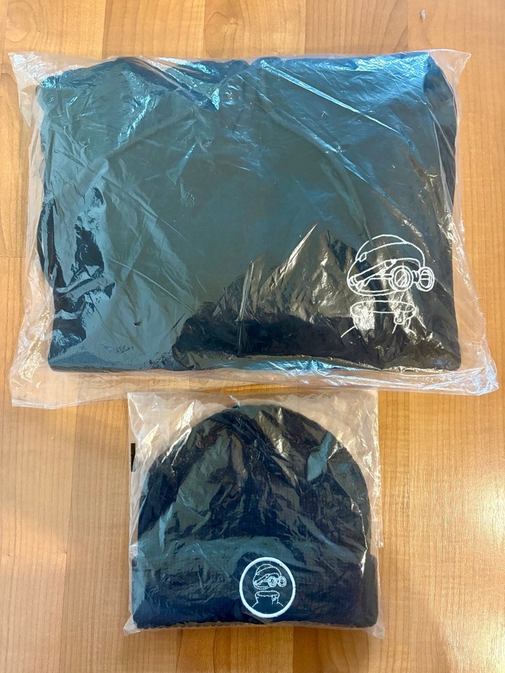 Invisible Friends Hoodie XL + Beanie Bundle 2022 Limited NFT Merch New ...