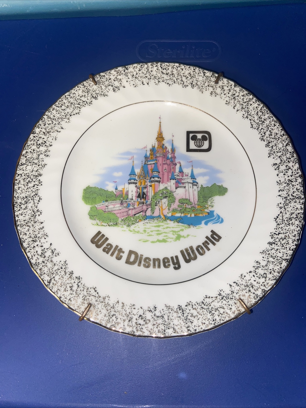 VINTAGE WALT DISNEY WORLD PLATE PINK CASTLE WALT DISNEY PRODUCTIONS ...