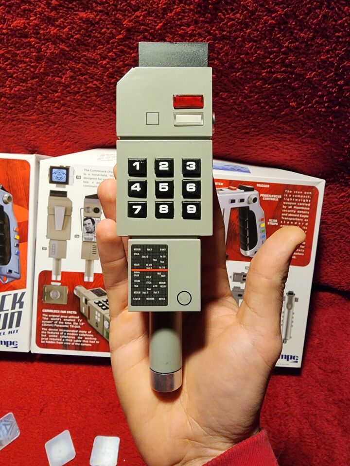 Space: 1999 STUDIO SCALE Commlock And Stun Gun Replica Assembled ...