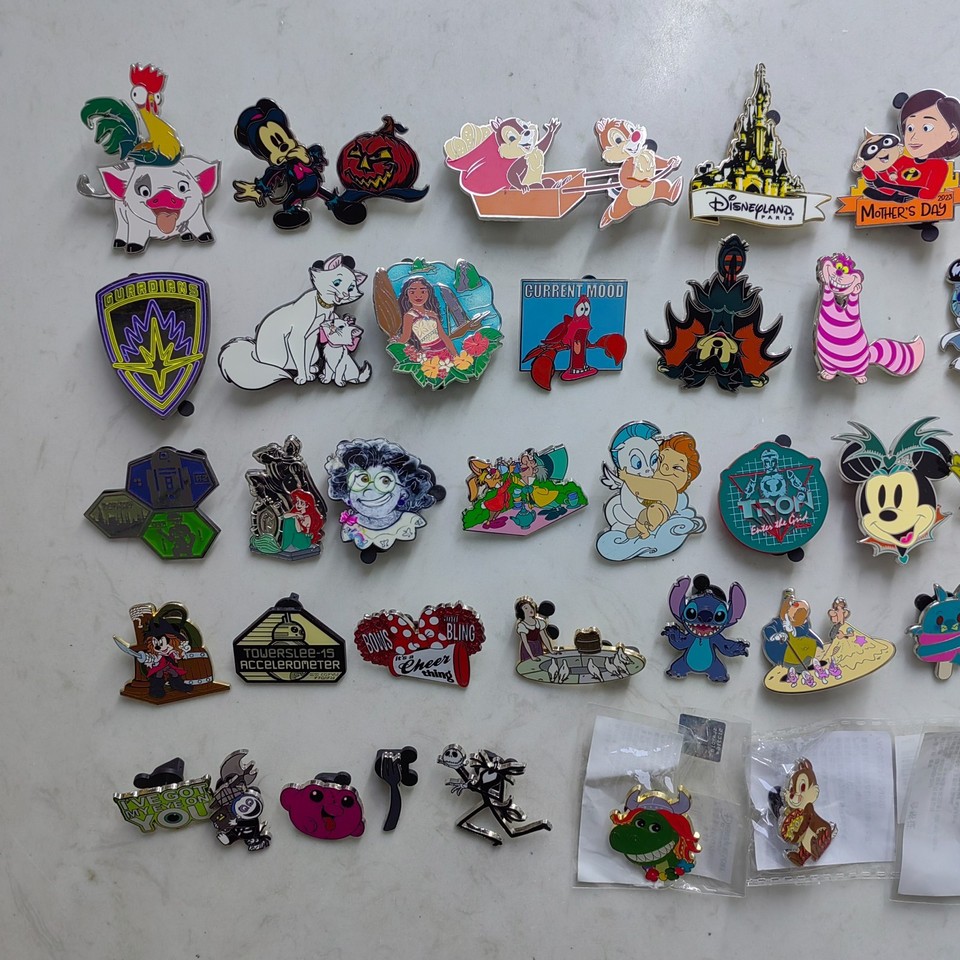 Disney exchange badges come in groups of 45 pins | eBay