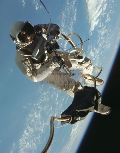 ED WHITE GEMENI IV ON A SPACEWALK NASA ASTRONAUT 11X14 PHOTO | eBay