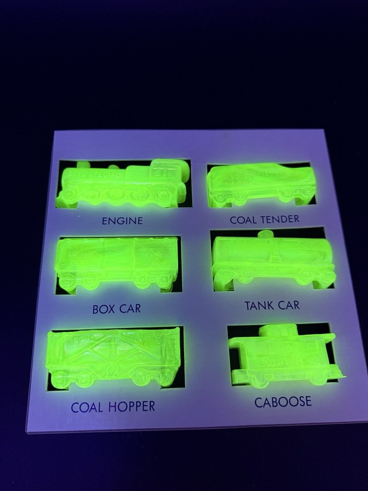 Boyd Vaseline Uranium Glass Train Set Lemon Splash Train Glows New In ...
