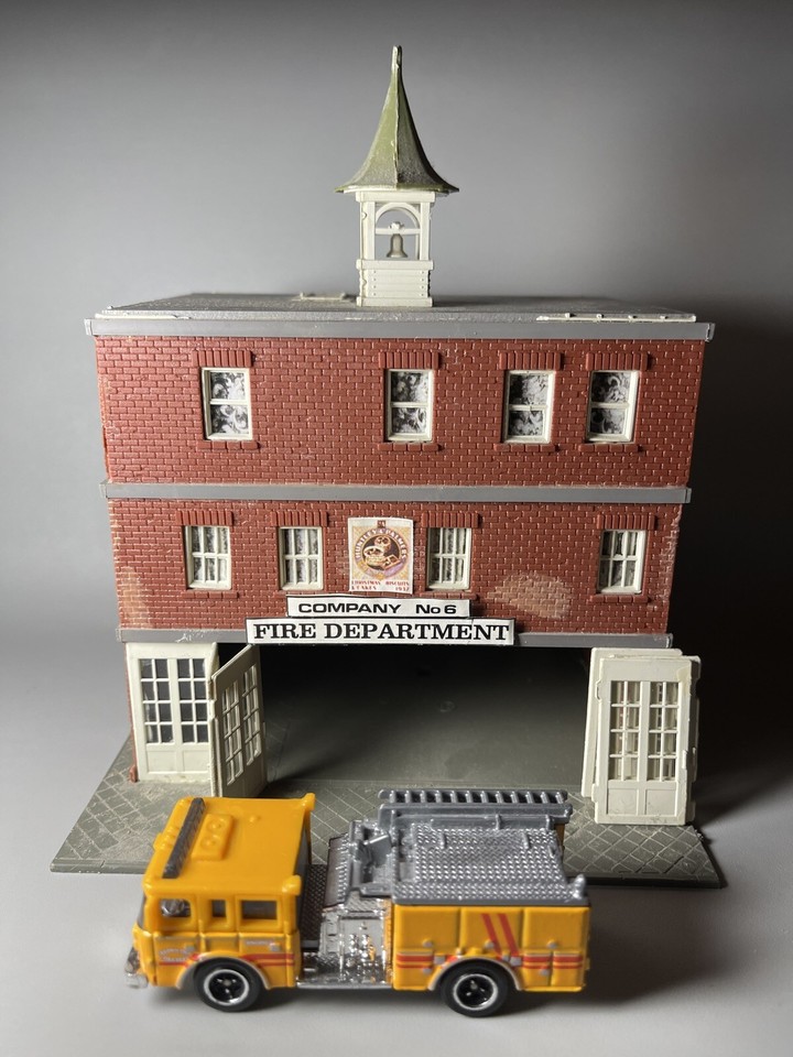 HO Scale Model Trains Firehouse Building With Fire Truck | eBay
