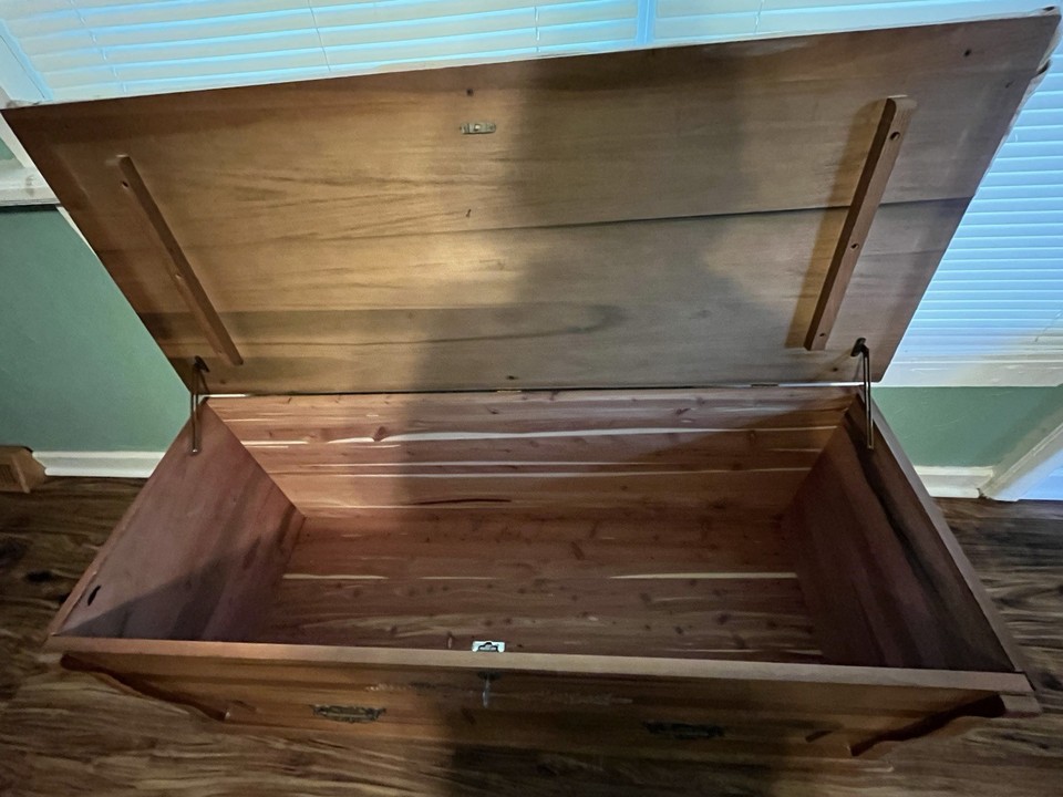 Antique Murphy Cedar Hope Chest in good condition with key | eBay