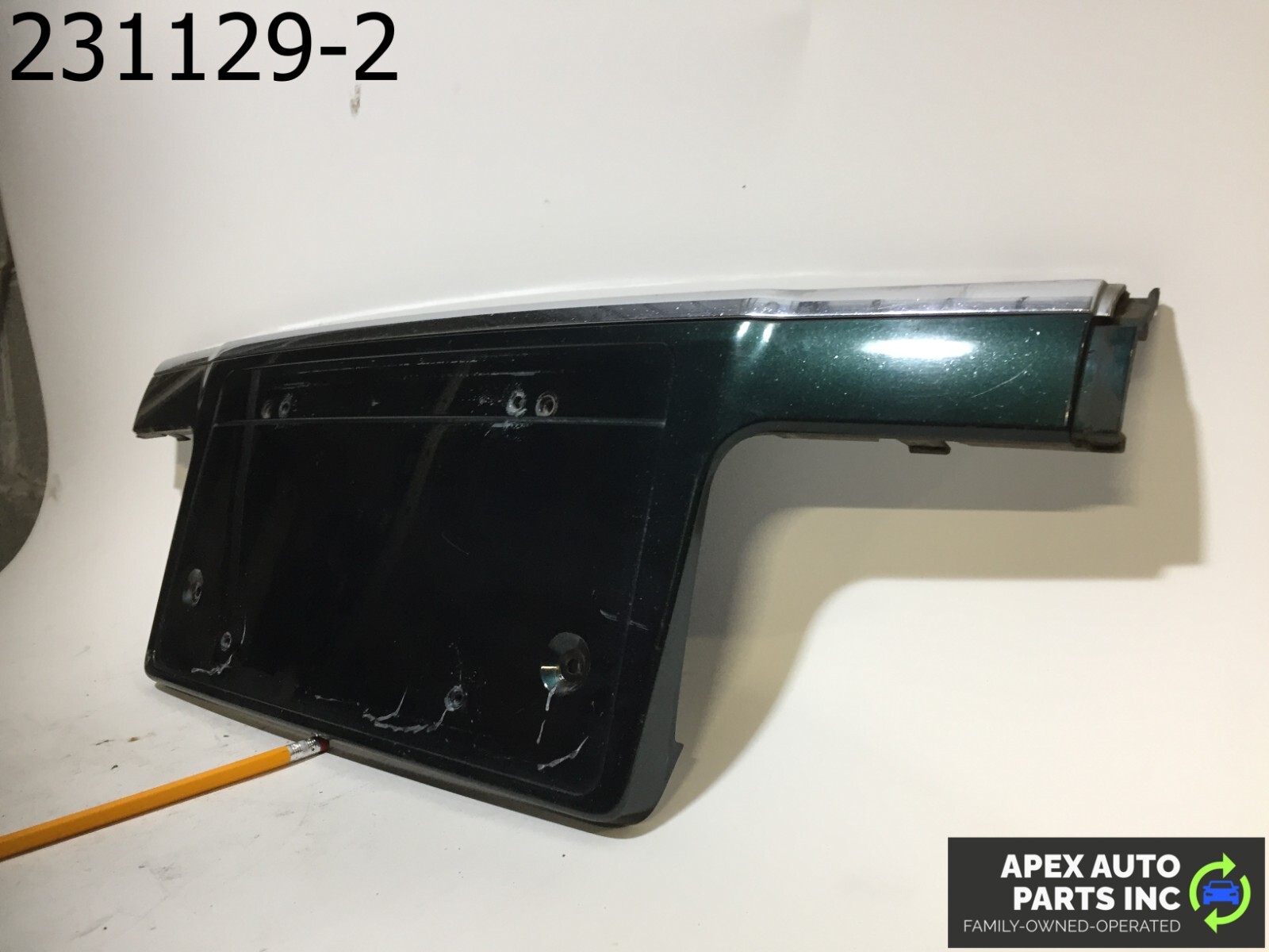 V5170 2002 - 2008 BMW 7 Series Rear Trunk Lid License Plate Panel Trim ...