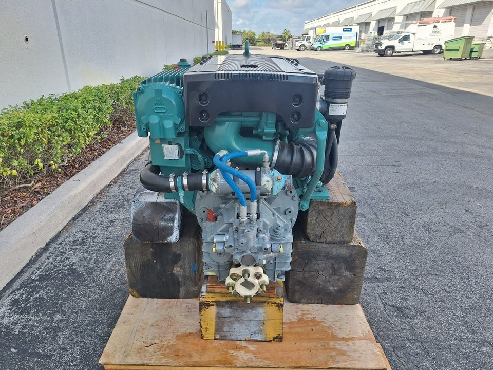 Volvo Penta D4-210, Marine Diesel Engine, With HCU, PCU, Key Switch and ...