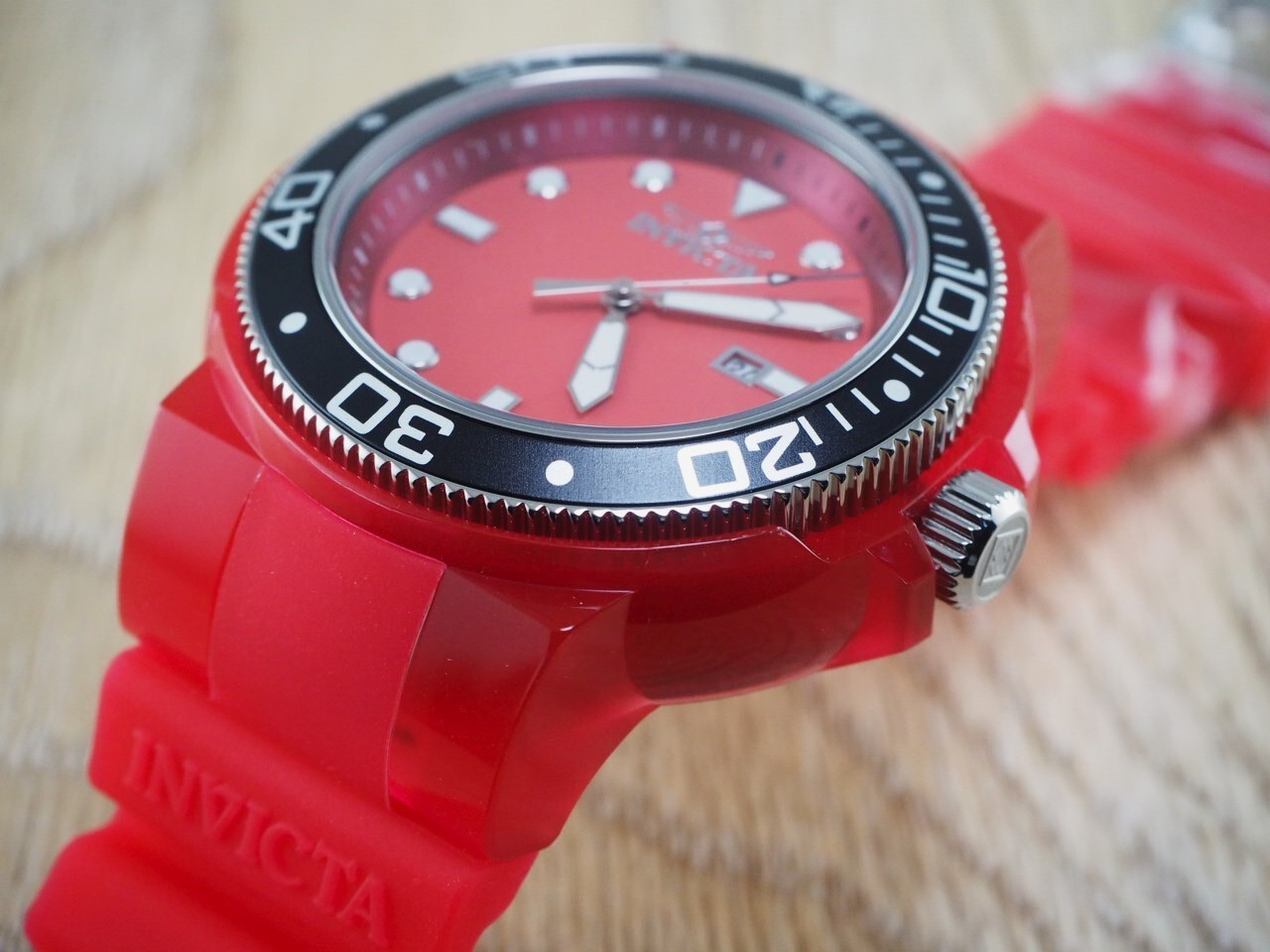 NEW Invicta Men's 52mm GRAND PRO DIVER Quartz ANATOMIC CASE Burgundy ...